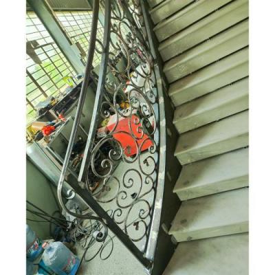 China Private Customized Steel Frame Staircase Exterior Metal Spiral Staircase With Balustrade for sale