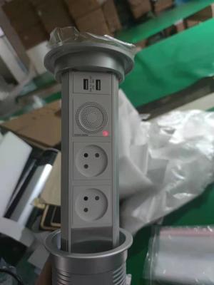 China Ladegerät 250V USB knallen oben Sockel-Ausgang motorisierte einziehbares zu verkaufen