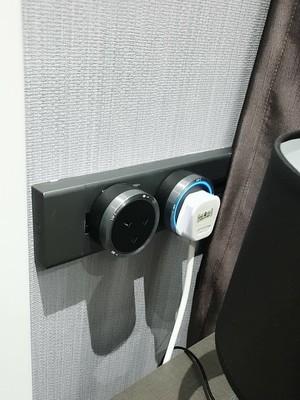 China Soquete esperto elétrico do trilho da trilha do poder com tomada do sistema de gestão do ilhó dos dados à venda