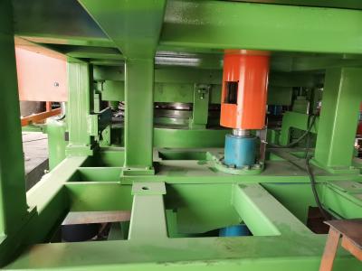 Cina Maschine per la vulcanizzazione idraulica di pneumatici solidi per altri pneumatici in vendita