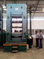China Manufacturing Plant Solid Tyre Vulcanizing Press Machine with Piston Stroke 700mm-1m for sale