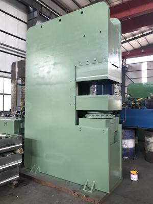 China 0.6MN Nominaal vermogen warmpersvulcaniseringsmachine met loopvlak voor klantvereisten Te koop