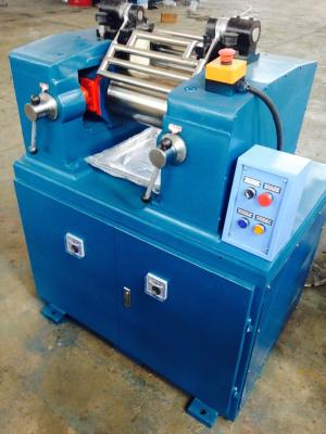 Cina 3500*3200*2800mm Macchine di miscelazione automatica a due rotoli per la miscelazione della gomma di silicone in vendita