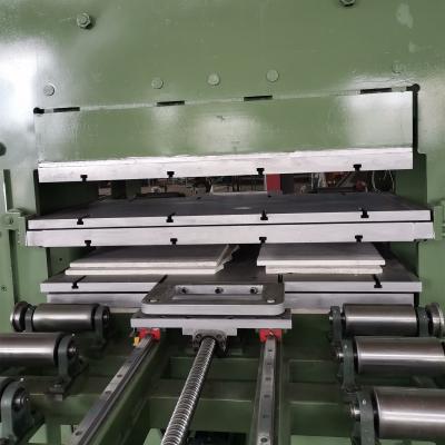 中国 400mmピストンストローク 自動フレームタイプ バルカナイズプレス ゴム製品製造機械 販売のため