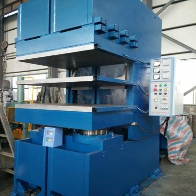 China Máquina de vulcanização de placas pequena de correia contínua com comando à venda