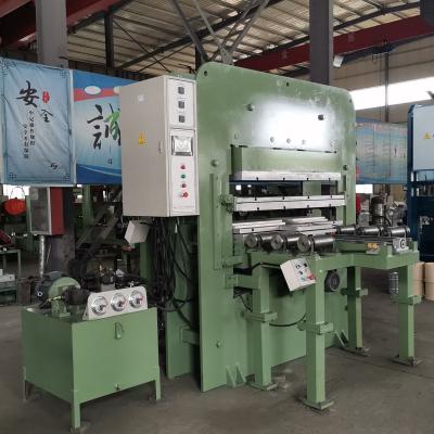 Cina 75 kW macchina automatica di stampa a caldo di gomma per vulcanizzazione precisa di tappeti di gomma in vendita