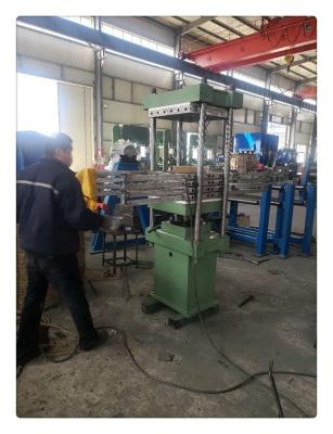 中国 頑丈で耐久性のあるゴム床タイルのための自動ゴム床タイル製造機械 販売のため
