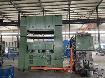 Cina PLC controllata macchina di stampa idraulica di vulcanizzazione per prodotti di gomma personalizzati in vendita