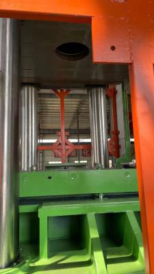 Cina Macchine per la stampa vulcanizzatrice di gomma con tensione 380V/220V di funzionamento automatico in vendita