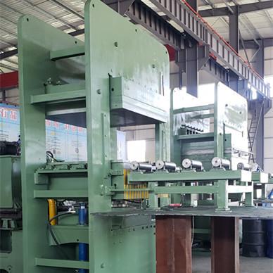 Cina Immissione in servizio e addestramento della macchina per la stampa vulcanizzatrice a cuscinetto ponte 1200T per la produzione in vendita