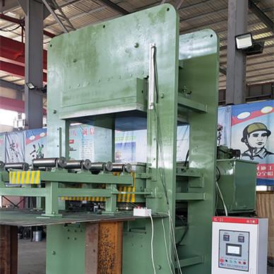 Cina Immissione in servizio e addestramento della macchina per la stampa vulcanizzatrice a cuscinetto ponte 1200T per la produzione in vendita