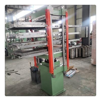 Cina Macchina per la fabbricazione di pavimenti di gomma Piastra calda Dimensione 550*550mm in vendita