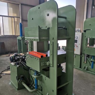 China Neopreen rubber boot maken machine met PLC Control Vulcanizer in blauw/groen kleur Te koop
