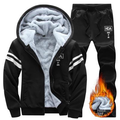 China Thickened Hooded Sweatshirt and Portable Track Suit for Men's Outdoor Activities for sale