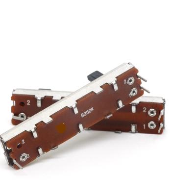 Cina vaso lineare 0.2W Mini Slide Potentiometer 15000cycles dello scorrevole di 30mm in vendita