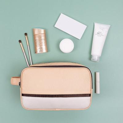 China Portable Waterproof Large Hanging Hook Wash Makeup Cosmetic Bag for Men and Women for sale