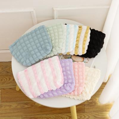 China OEM/ODM Acceptabel Schattige Puffy Mesh Cosmetische Tas voor Mini Canvas Reis Toiletten Handtassen Te koop
