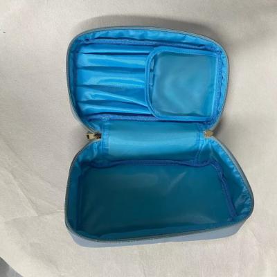 Cina Moda grande borsa trucco impermeabile pelle sacchetto igienico grande piatto portatile tasche interne borsa cosmetica personalizzata per le donne in vendita