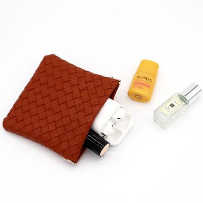 Cina Borsa in pelle per spose da matrimonio su misura Borsa cosmetica in pelle per damigelle con modello solido in vendita