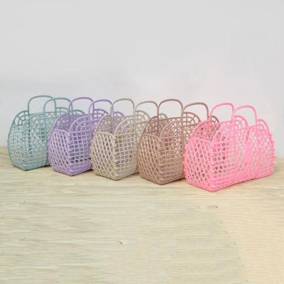Cina 2023 Summer Portable Vacation Plastic Pvc Fashion Beach Retro Jelly Basket Bag per donna in vendita