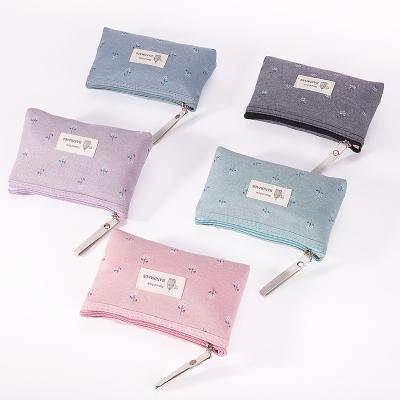 China Customisable Portable Cosmetic Bag for Women Solid Pattern Type and Canvas Material for sale