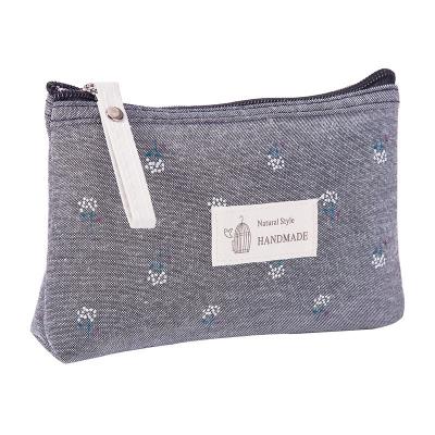 China Customisable Portable Cosmetic Bag for Women Solid Pattern Type and Canvas Material for sale