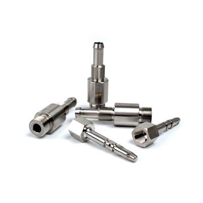 Cina CNC Machining Machine Stainless Steel Metal Brass Peek Plastic Electric Spare Parts Flashlight CNC Machining Parts in vendita