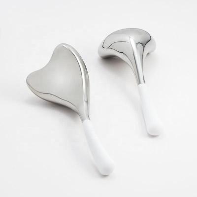 Cina Skin Care Tools Metal Heart Gua Sha Face Lifting Beauty Cooling Cryo Sticks Massage Stainless Steel Ice Globes in vendita