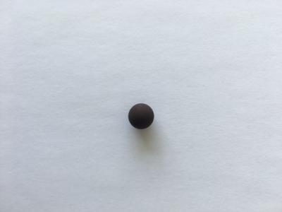 Cina Palla di gomma solida opaca di colore di Brown, piccole palle di gomma di resistenza chimica in vendita