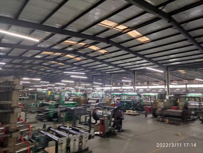 Stainless steel filter mesh roll showing weave pattern