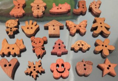 China Custom Clothing Accessories Various Patterns Laser Carving Clothing Wooden Buttons for sale