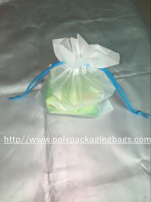 China Sacos de plástico dobráveis impressos costume do cordão para o presente dos doces à venda