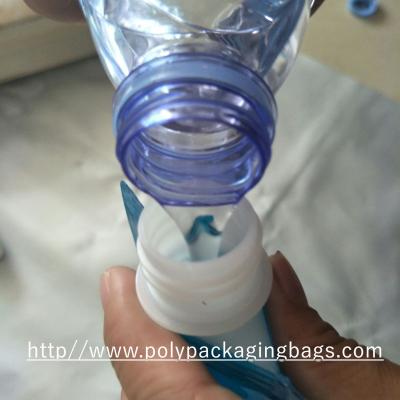 Cina Il blu 8 Oz sta sul sacchetto con il becco ed il cappuccio, l'imballaggio flessibile della bevanda in vendita
