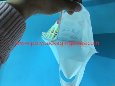 Cina Borse d'imballaggio del sacchetto del giocattolo fisso o di plastica con alta sicurezza del foro di tirata della mano in vendita