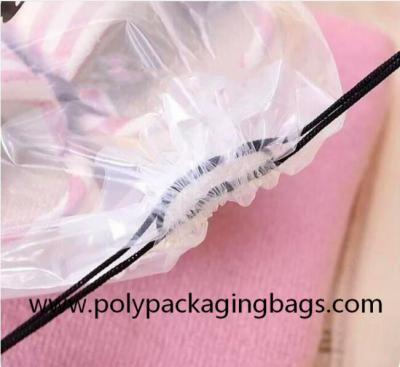 Cina Sacchetti di plastica trasparenti del cordone del PE per stoccaggio dell'indumento in vendita