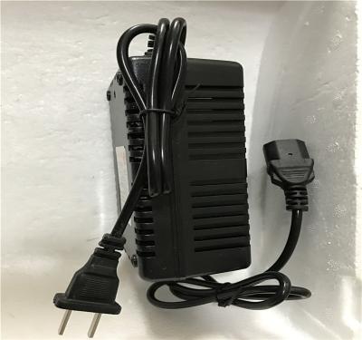 China Lítio recarregável 6.8Ah 12v /5V 13Ah12v do li-íon das baterias da fonte da fábrica com a tomada do carregador US/EU/AU/UK da C.A. à venda