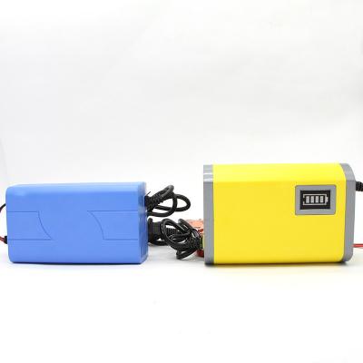 中国 12V2Aスマートな鉛の車のオートバイのための酸のカー・バッテリーの充電器のアダプター 販売のため