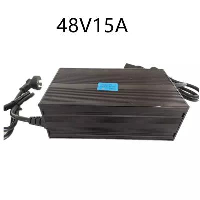 Cina Caricatore della batteria al piombo 48V15A per il caricabatteria del carretto di golf per la batteria al piombo caricabatteria solare da 12 volt in vendita