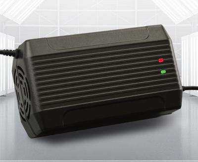 China Carregador de bateria do lítio da tomada da aprovação 48v RCA do TUV para o veículo elétrico à venda