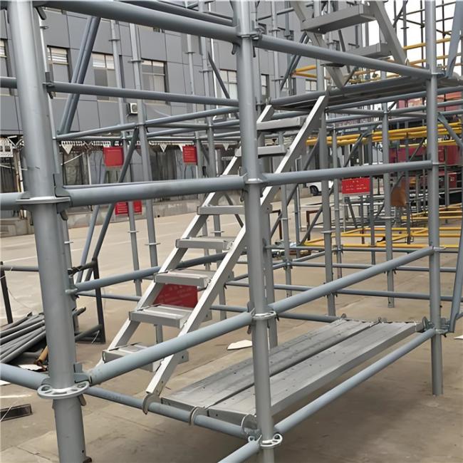 Scaffolding step board installed in construction environment