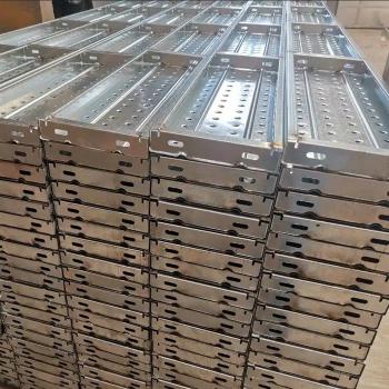 Diamond pattern metal tread plate scaffolding plank - side profile