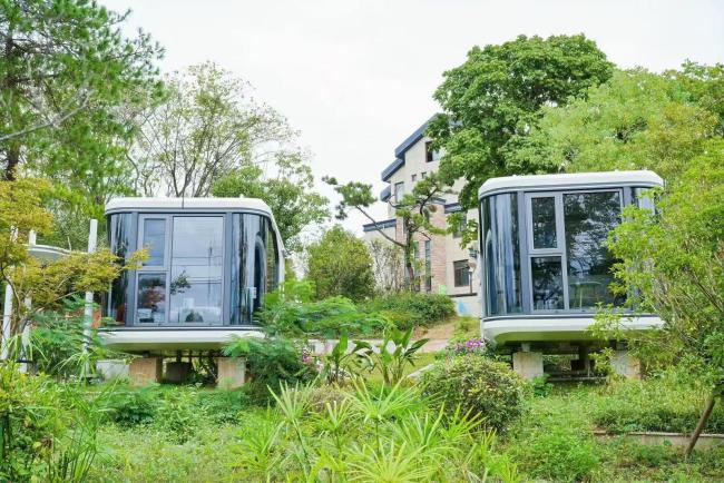 E7 Capsule House installation process and structural details