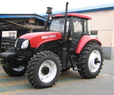 Cina Trattore del prato inglese del timone a ruota di YTO LX2204 220hp 4 con il serbatoio di combustibile 400L in vendita