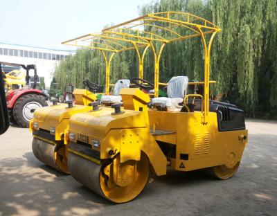 Cina Piccolo doppio tamburo 21kw 3 Ton Road Roller di Lutong Ltc3b in vendita