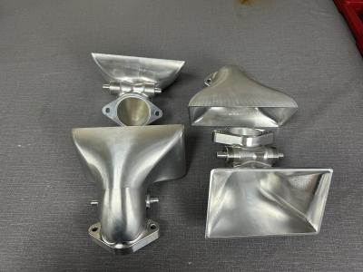 Cina Servizio di lavorazione CNC a 5 assi in alluminio per componenti auto in vendita