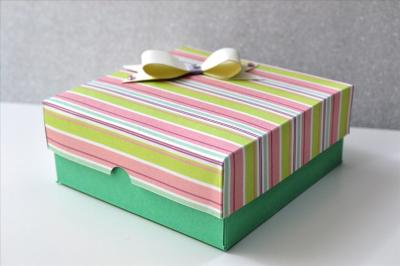 Cina Scatola di cartone di rettangolo di Woodfree 3layers, scatole di cartone colorate di lusso piane in vendita