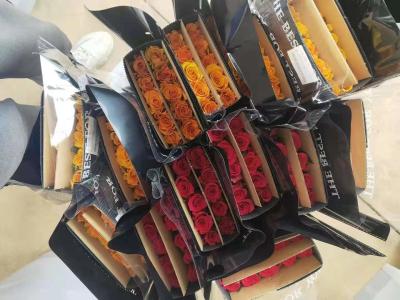China Witte Gedrukte Verpakkende het Document van de Bloembos Bladen Van golfkarton Te koop