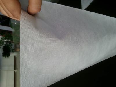 Cina il fiore d'imballaggio orticolo 47micron collega Rolls con un manicotto non tessuto in vendita