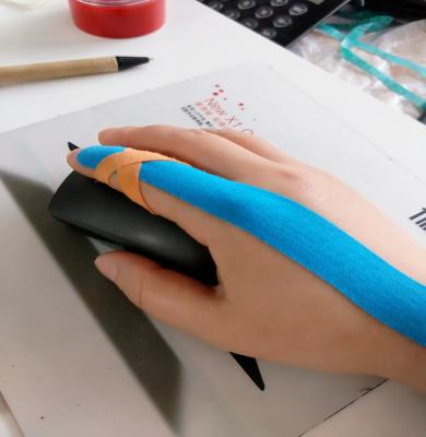China High quality cotton trigger finger protector manufacturer colors kinesiology tape printed 5cm*5m water proof CE approved for sale