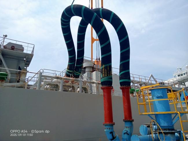 HDPE Self-Floating Dredge Hose in operation
